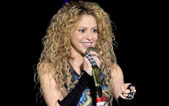 Cosmopolitan, Shakira conquista la cover del magazine