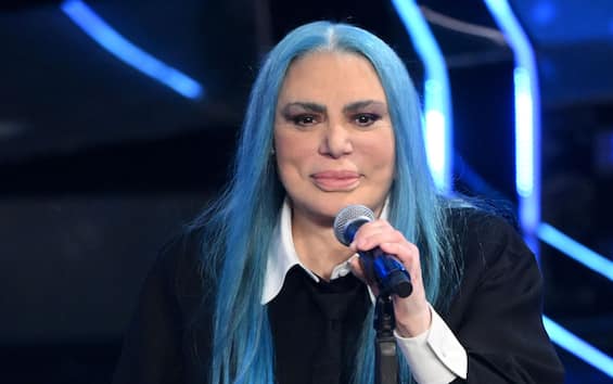 Loredana Bertè a Sanremo 2024 con Pazza, testo e significato della ...