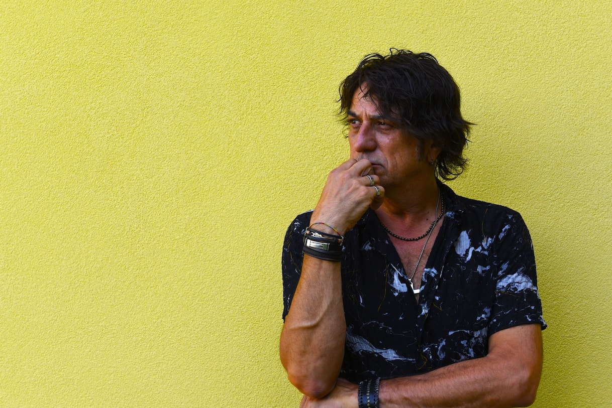 John Strada presenta il singolo Girasoli: il video