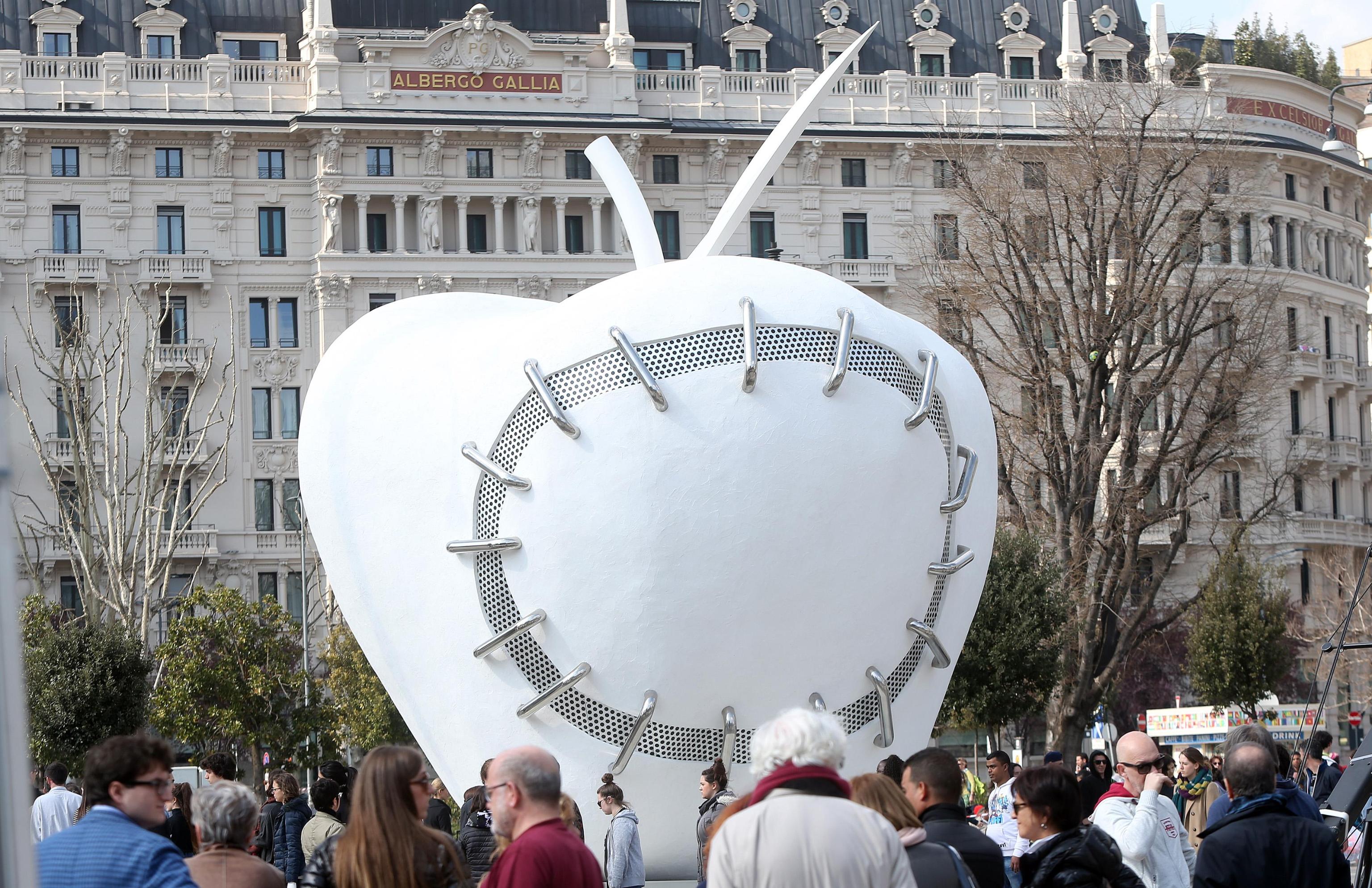 Chi è Michelangelo Pistoletto, le 7 opere più famose | Sky TG24