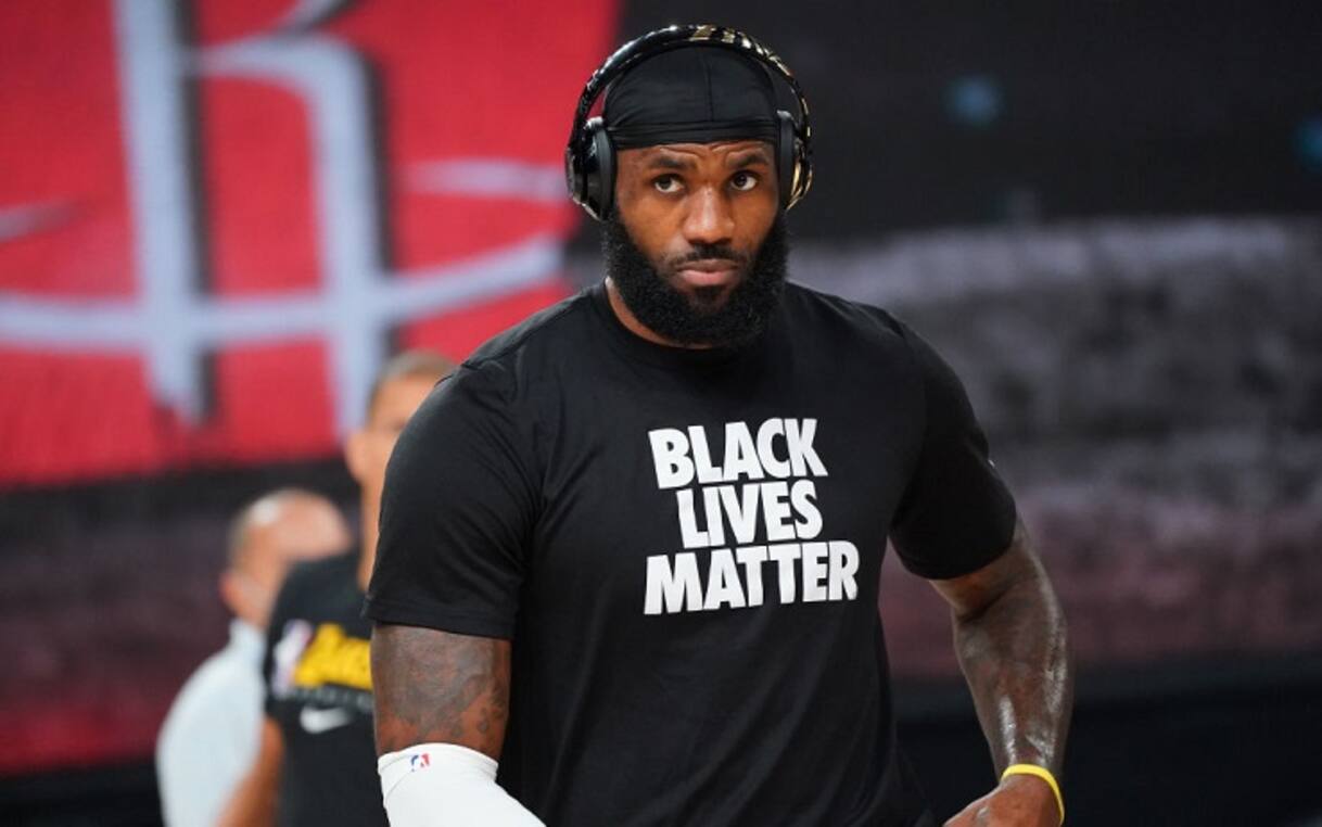NBA, LeBron James si annoia nella bolla e si sfoga sui social | Sky Sport