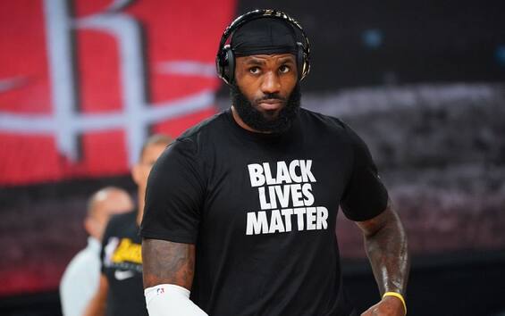 NBA, LeBron James si annoia nella bolla e si sfoga sui social | Sky Sport