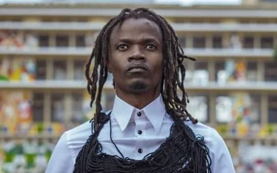 Kenya, la popstar Juliani apre banca per riciclare rifiuti di plastica ...