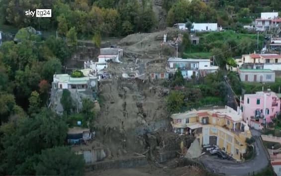 Ischia, le immagini dell'alto dei danni causati dalle frane | Sky TG24