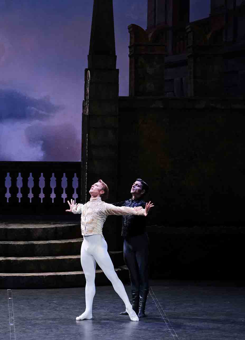 A Verona il Lago dei Cigni di Polyakov e quell’ardua scelta tra il bianco e il nero | Sky TG24