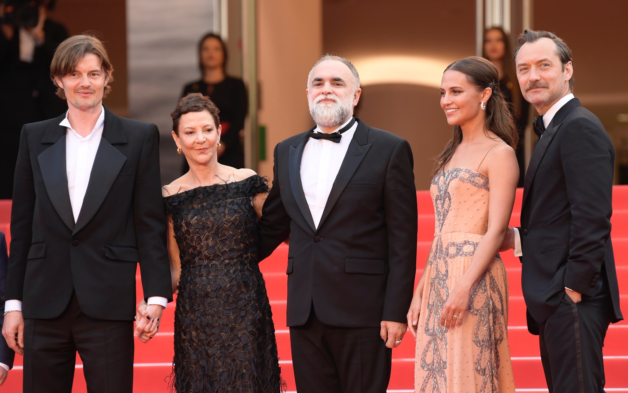 Cannes 2023, Alicia Vikander e Jude Law sul red carpet di Firebrand. FOTO | Sky TG24