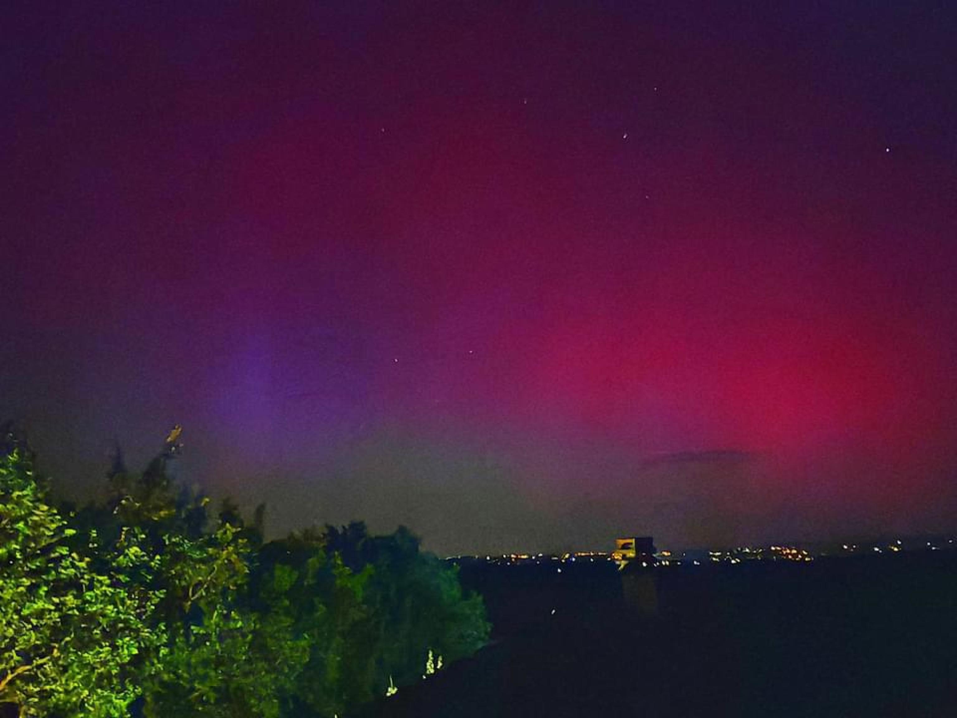 Aurora boreale visibile in tutta Italia: le immagini spettacolari da ...