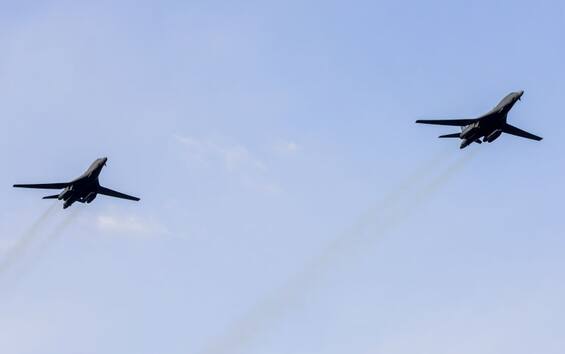 Mosca annuncia il sorvolo di due bombardieri Usa sul Mar Baltico | Sky TG24