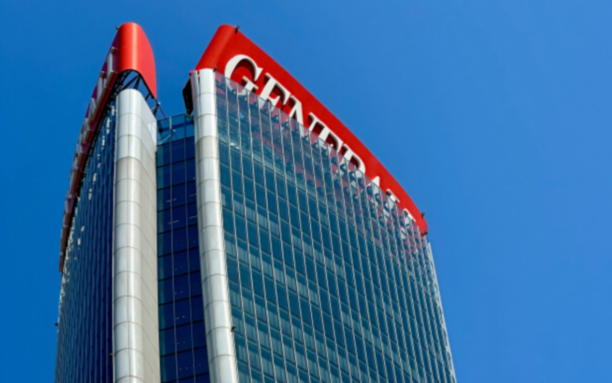 Milano, crolla insegna Generali sulla Torre Hadid a City Life. FOTO ...