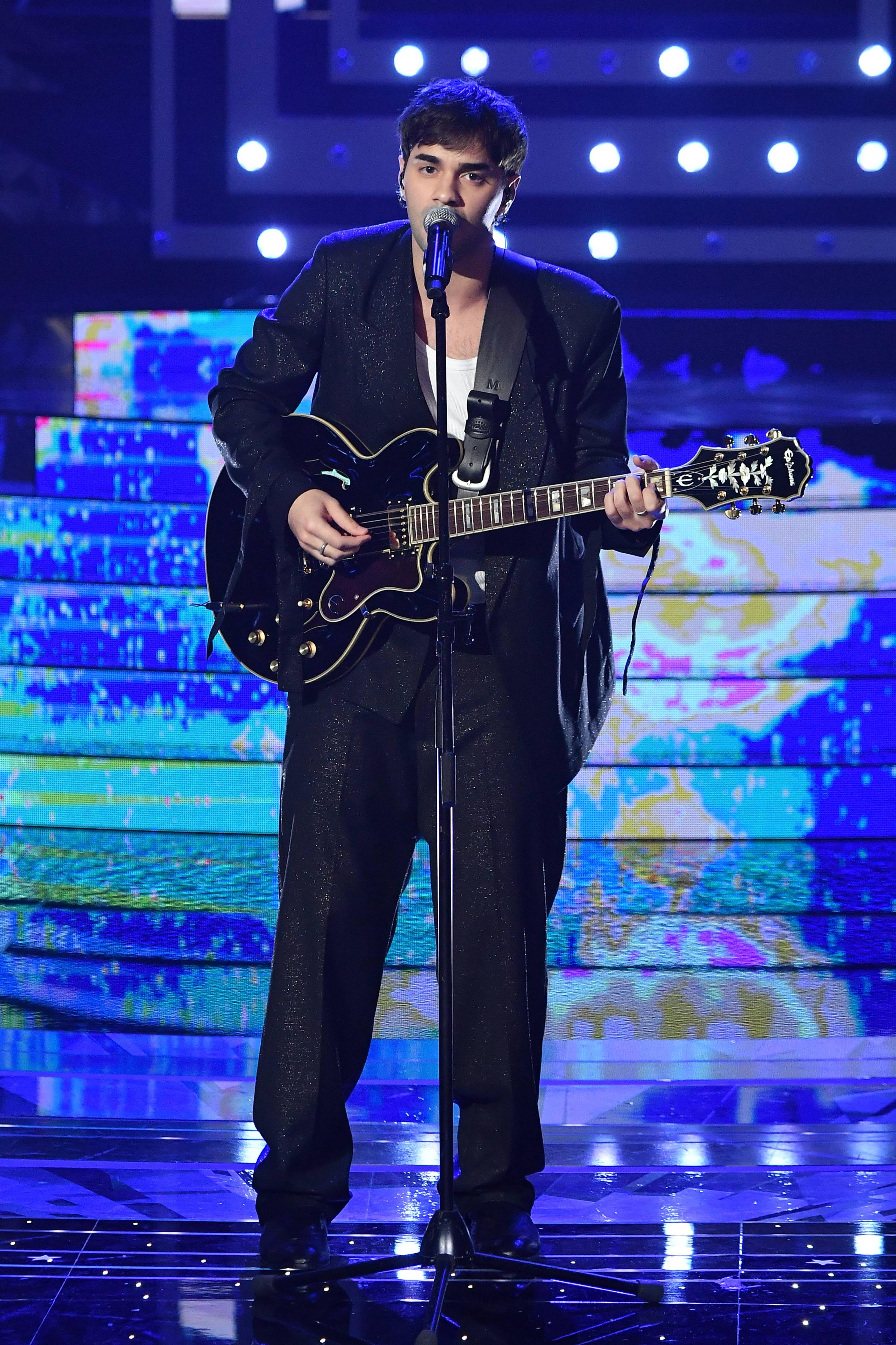 Chi è Maninni, sul palco di Sanremo 2024 con Spettacolare: la ...