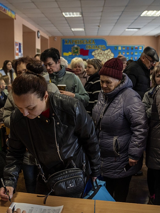 Rifugiati ucraini in Ue, quanti sono ad avere protezione temporanea e dove si trovano | Sky TG24