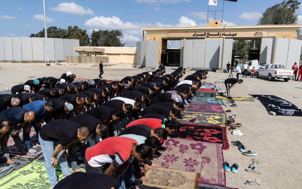 Guerra Israele-Hamas, Egitto apre valico di Rafah per aiuti a Gaza. FOTO | Sky TG24