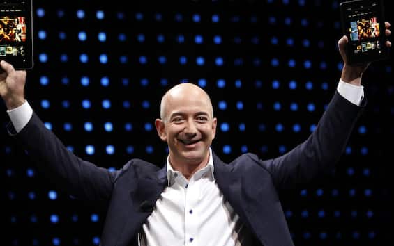 La canzone su Jeff Bezos che spopola su TikTok, il testo | Sky TG24
