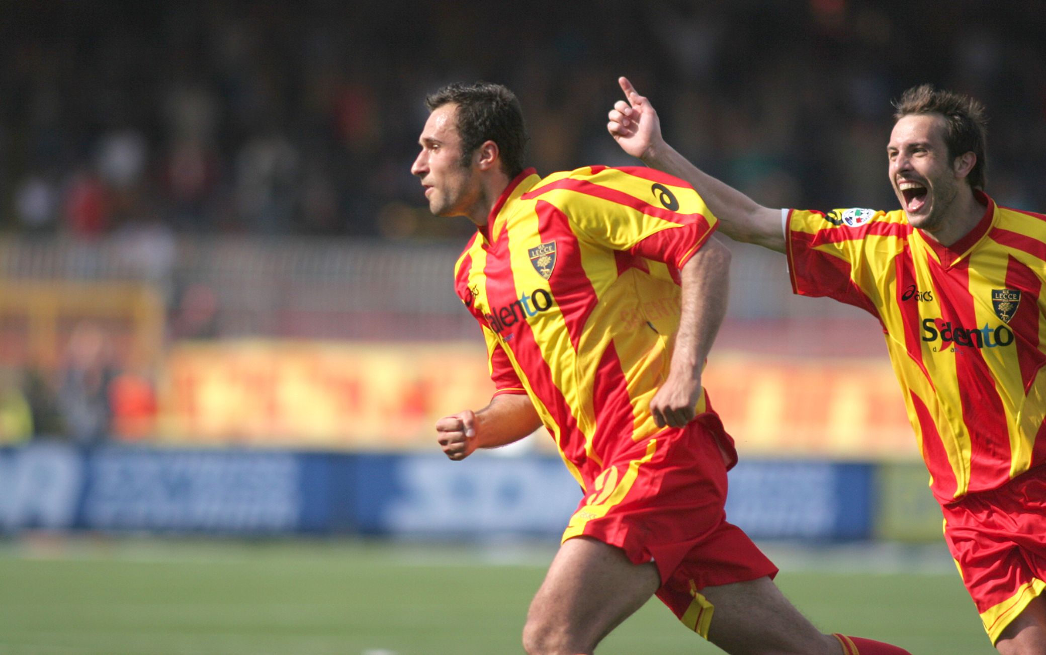 Il Lecce torna in Serie A: storia, curiosità e gli ex più famosi | Sky ...