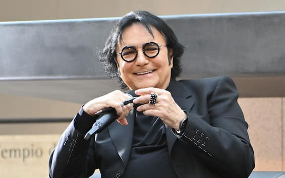 Renato Zero in concerto oggi a Torino, la scaletta del 17 marzo