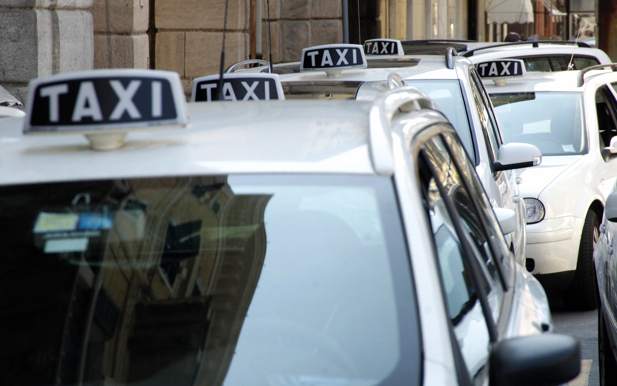 Costo dei taxi in Italia, ecco dove si paga di più sulle brevi distanze ...