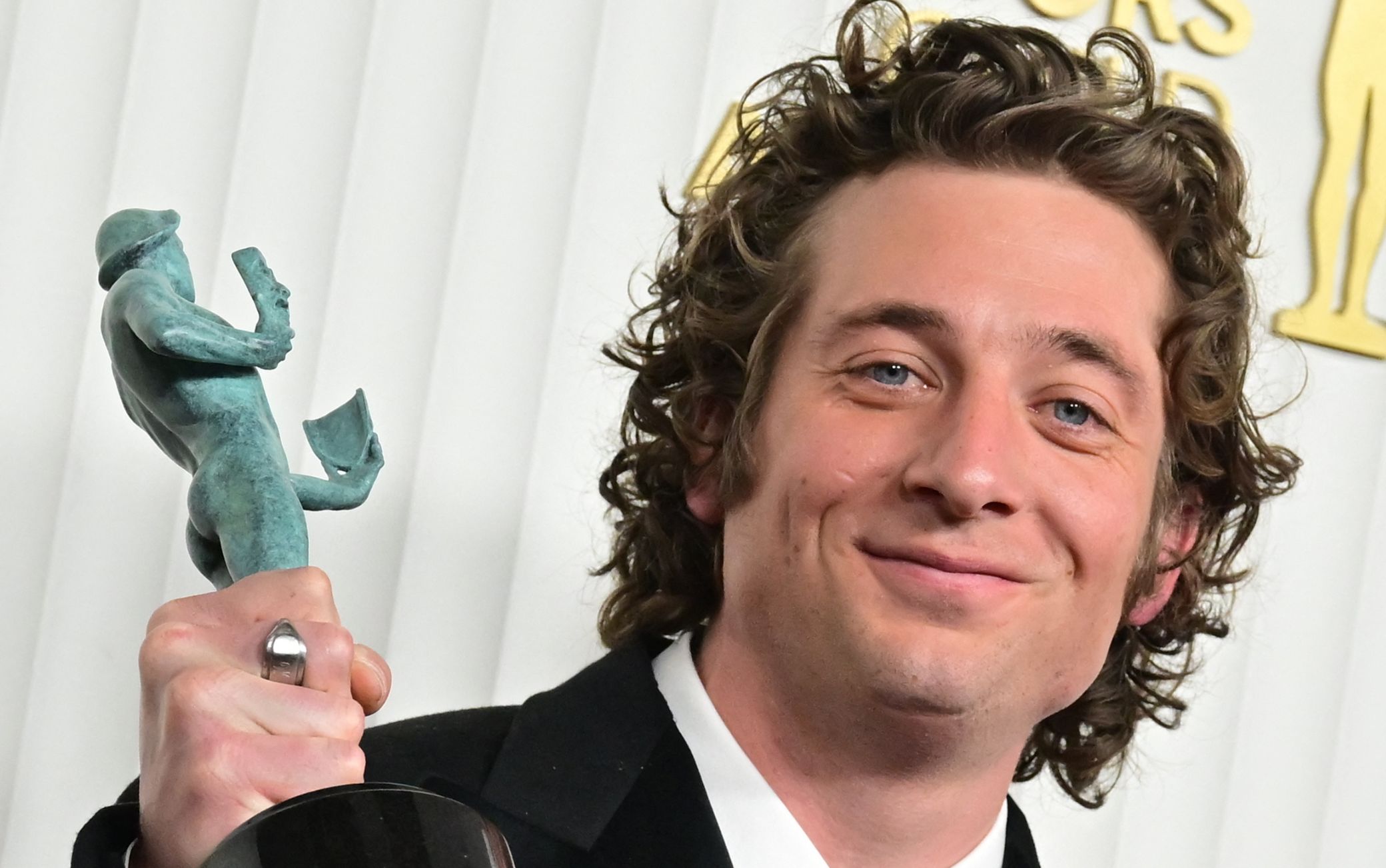 Chi è Jeremy Allen White, la star di The Bear virale per lo spot della ...