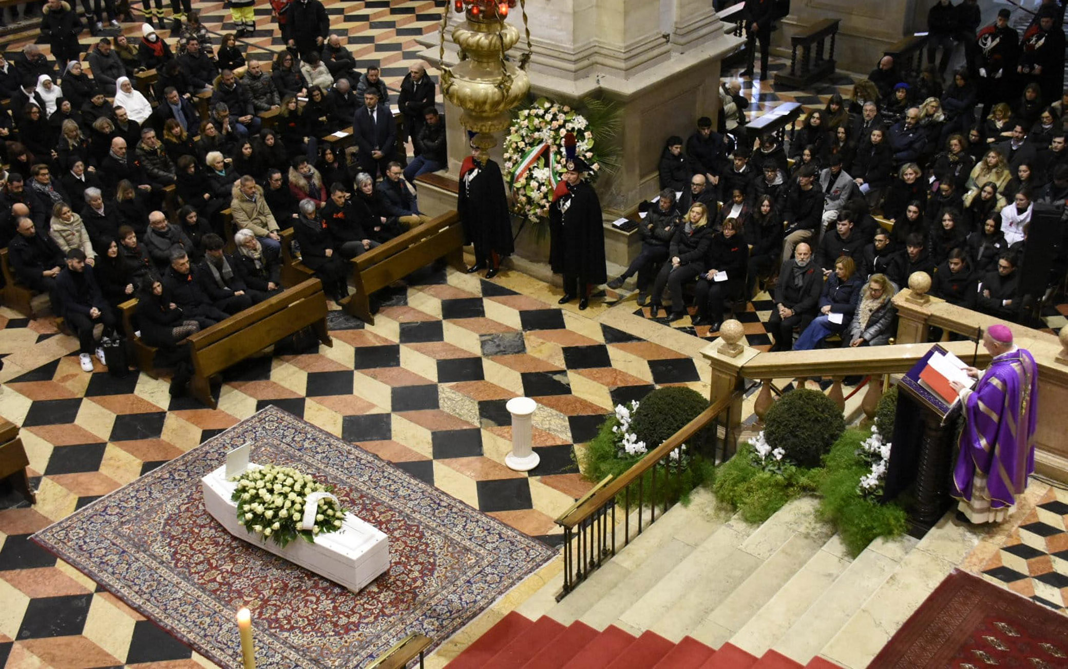 Giulia Cecchettin riceve la laurea, l'Università di Padova le ...