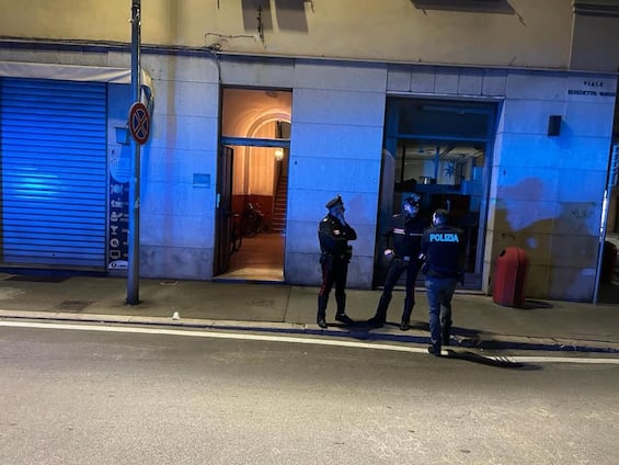 Arezzo, uccide a coltellate moglie e suocera: arrestato un 50enne | Sky ...