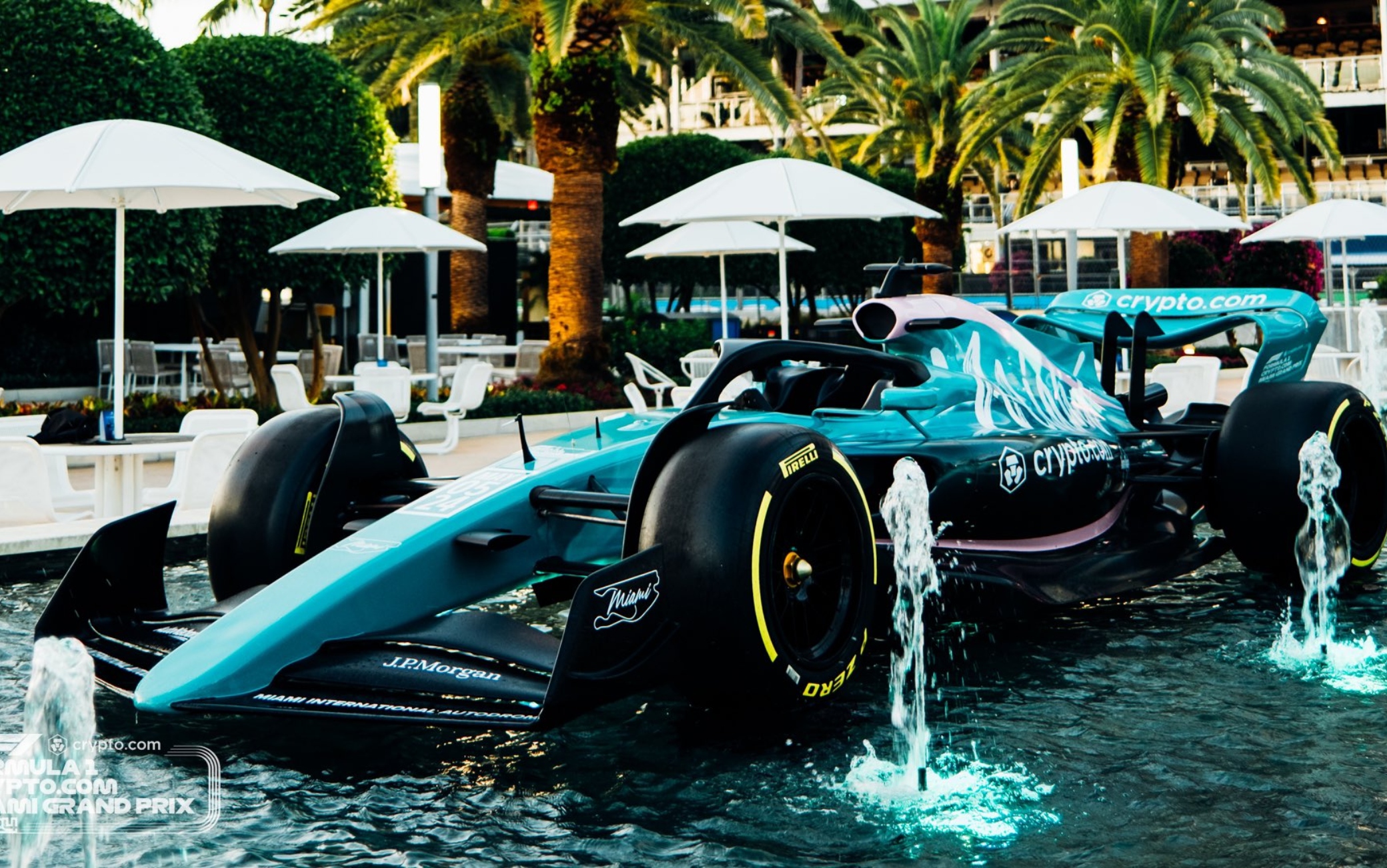 F1, dalla monoposto acqua a strani costumi al GP Miami. Foto | Sky Sport