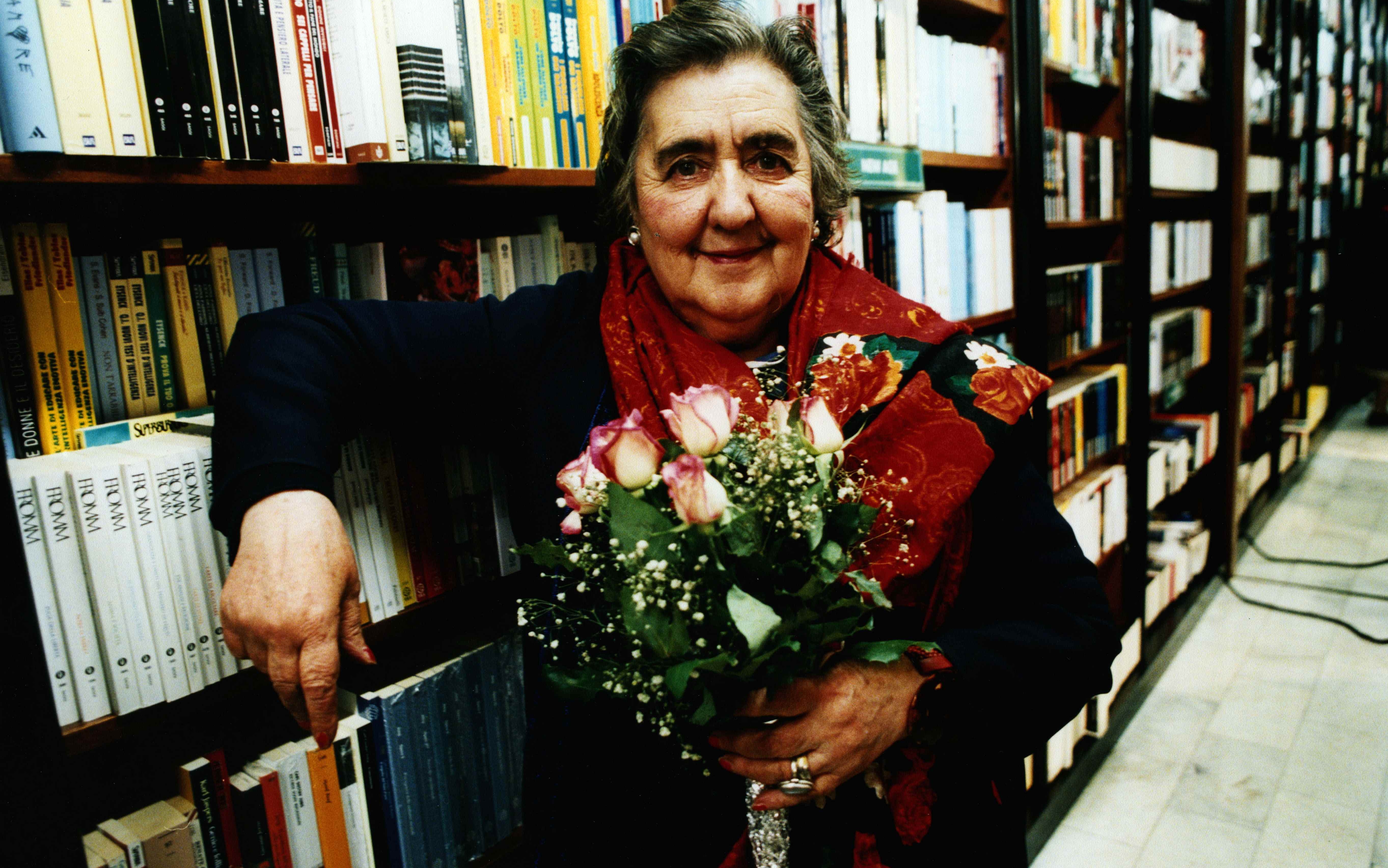 Alda Merini, la biografia della poetessa: dai due mariti e i figli ai ...