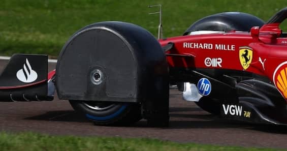 F1, Ferrari in pista a Fiorano per i test: paraspruzzi (sprayguards ...