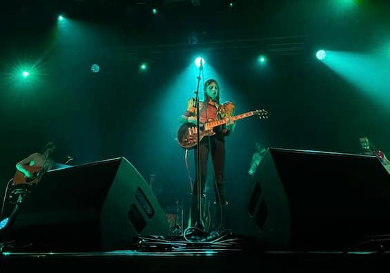 Lucio Corsi, la recensione del concerto all'Alcatraz di Milano | SKY TG24