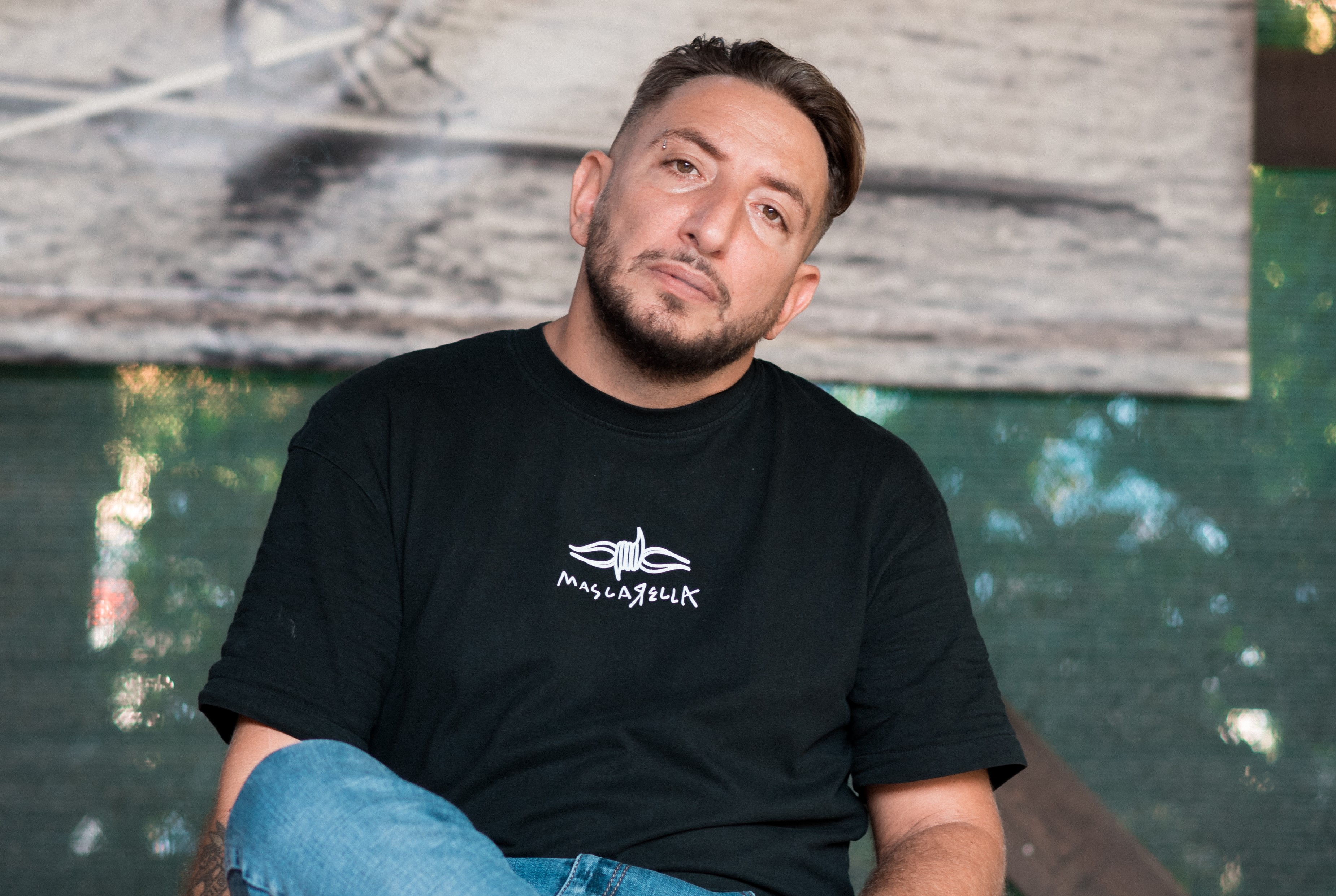 Moder racconta il suo album Poco dopo Mezzanotte con una playlist notturna