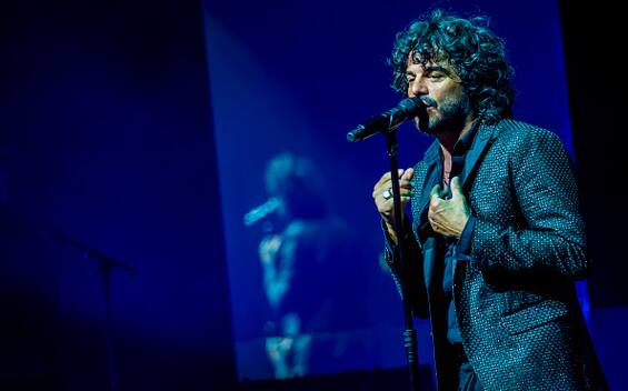 Francesco Renga su Instagram: “Ritorneremo ad abbracciarci ai nostri ...