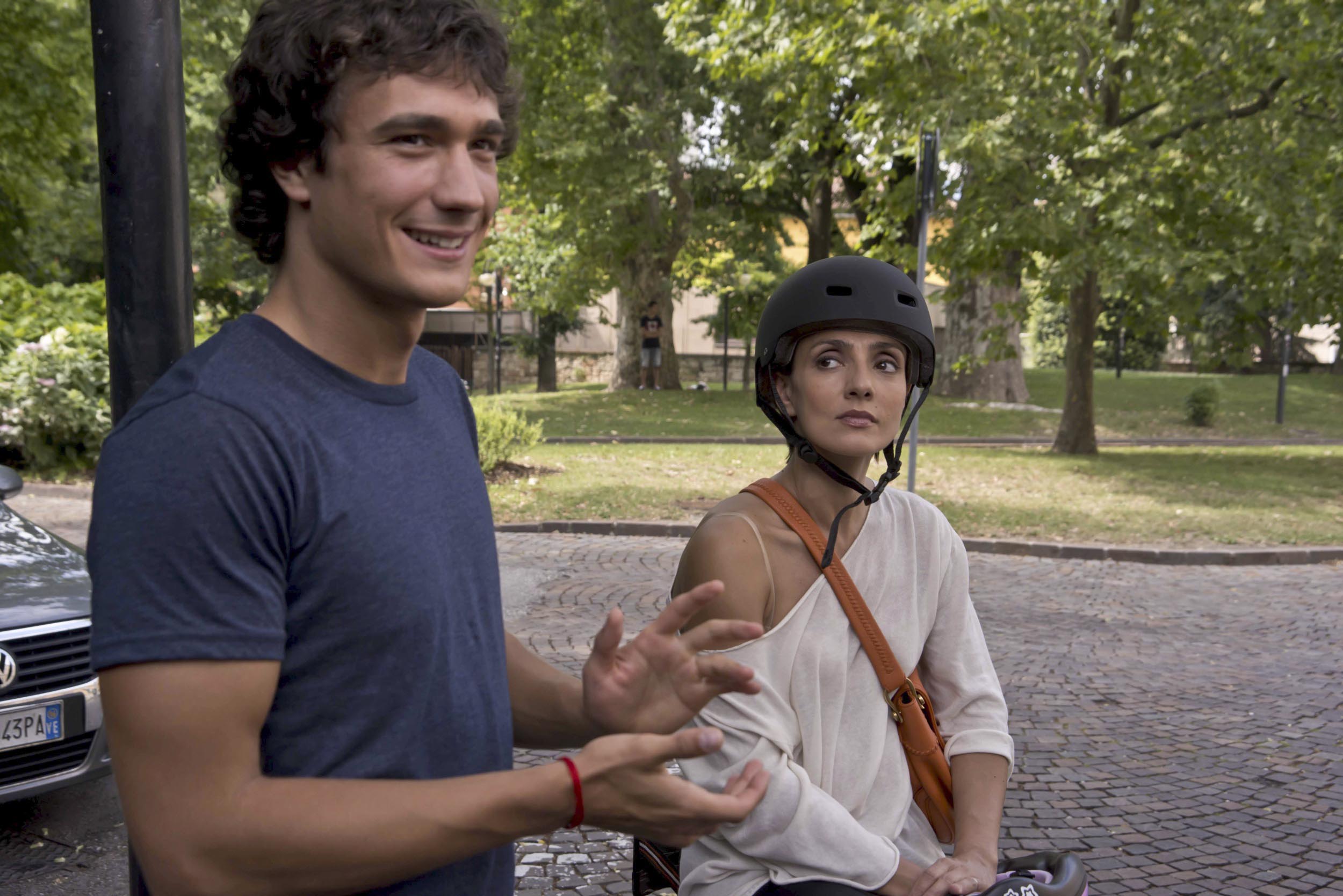 Emily in Paris 4, chi è Eugenio Franceschini l'attore che interpreta ...