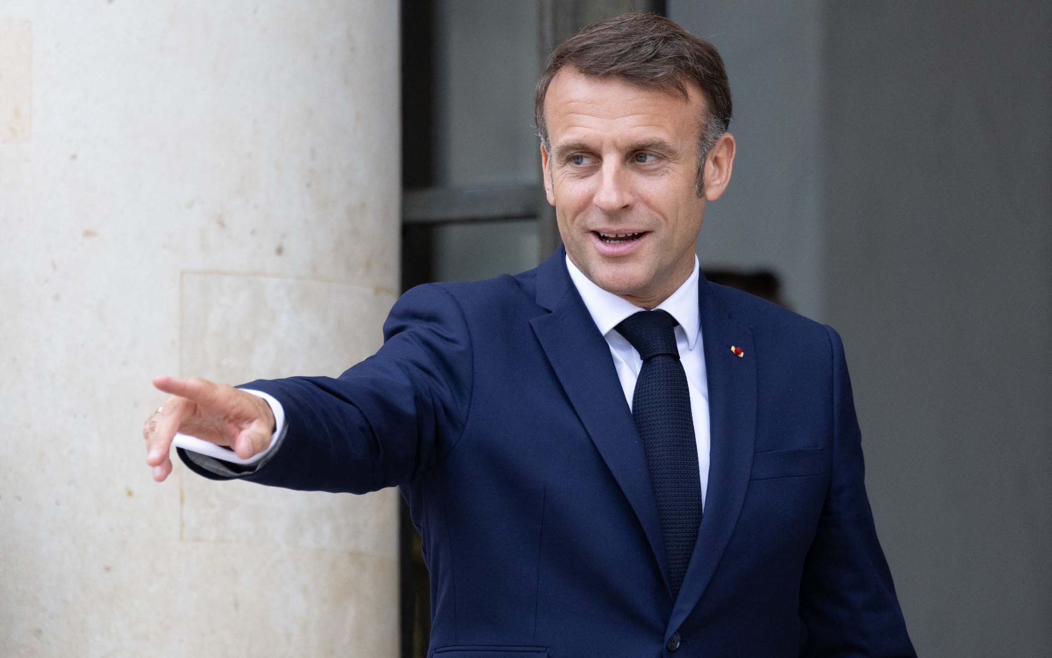Macron compie 47 anni, la fotostoria del presidente francese | Sky TG24