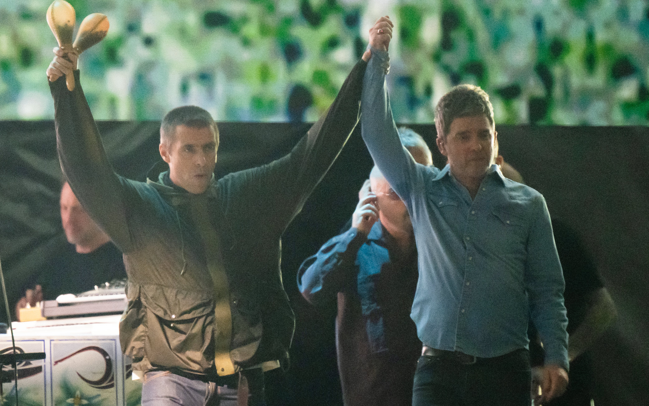 Oasis pubblicano la versione live di Bring It Down | Sky TG24