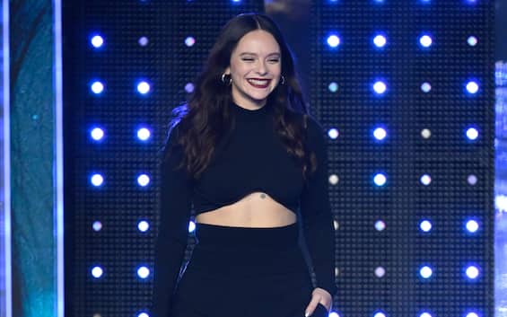 Francesca Michielin a Sanremo con il tutore: 'Sono caduta anche ...