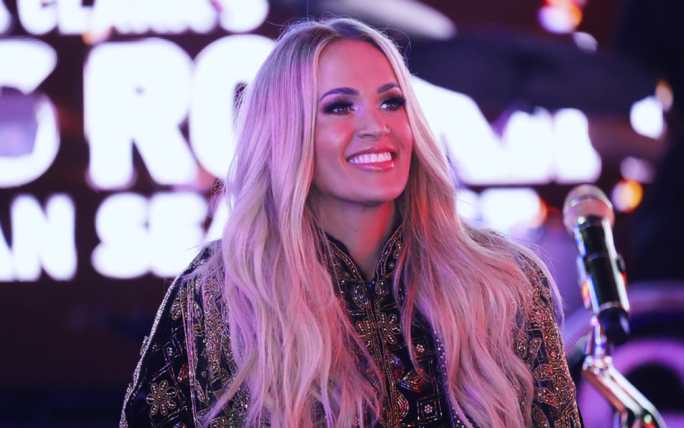 Chi è Carrie Underwood la cantante country che canterà America the ...