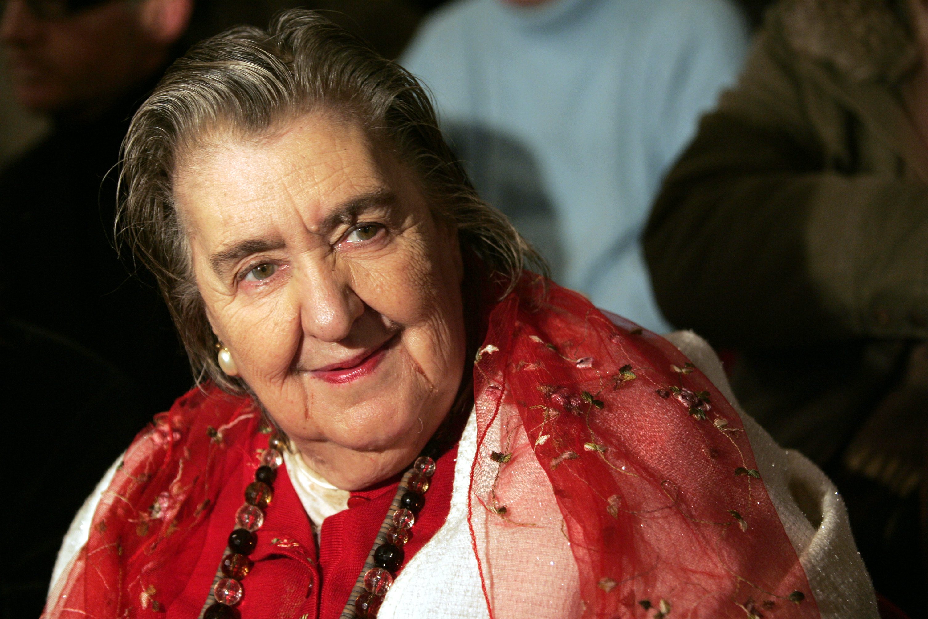 Alda Merini, la biografia della poetessa: dai due mariti e i figli ai ...