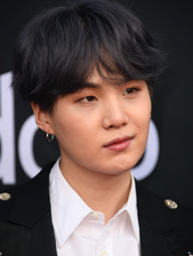 I BTS celebrano 10 anni, come sono cambiati i membri della band. FOTO