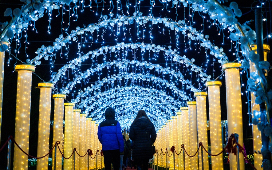 Lago Maggiore, le Lucine di Natale tornano a brillare a Leggiuno | Sky TG24