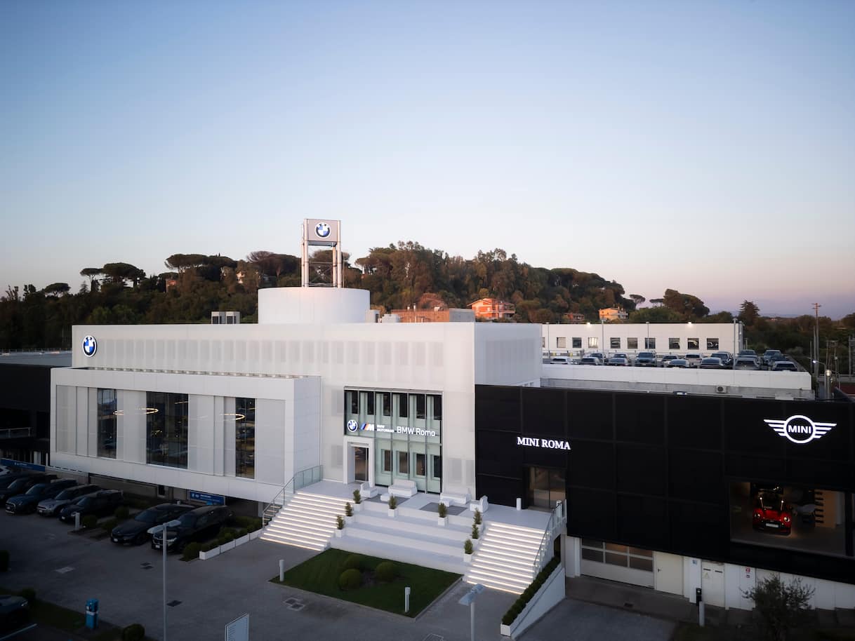 BMW inaugura sede rinnovata a Roma e presenta la nuova iX3 | Sky TG24
