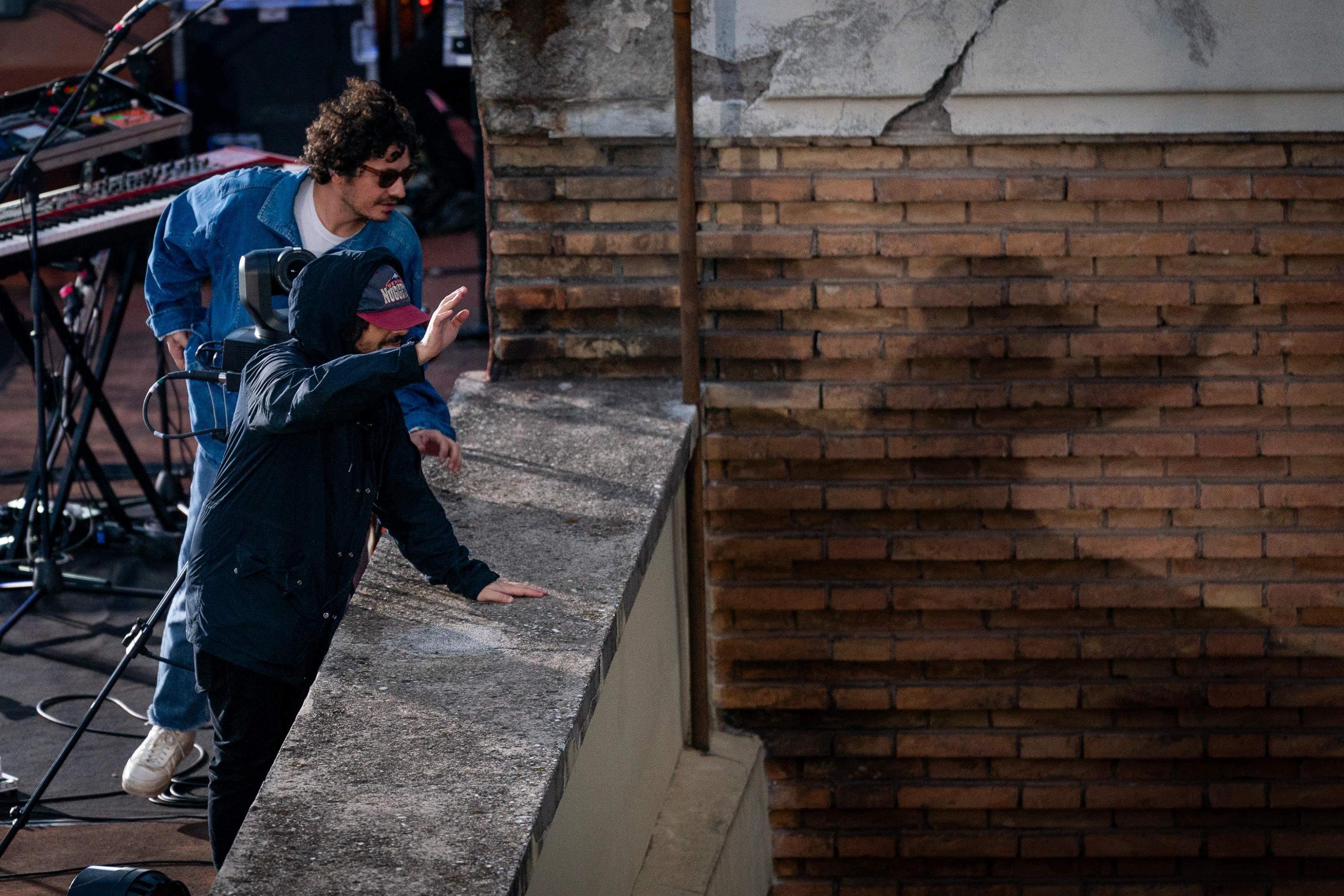 Calcutta, concerto a sorpresa sul tetto della sede Rai a Roma. FOTO ...