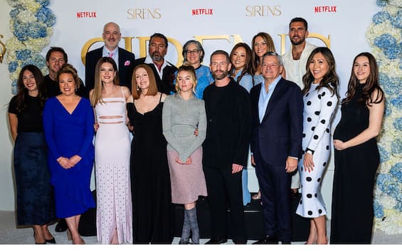 Sirens, il cast della serie tv con Julianne Moore e Milly Alcock. FOTO ...