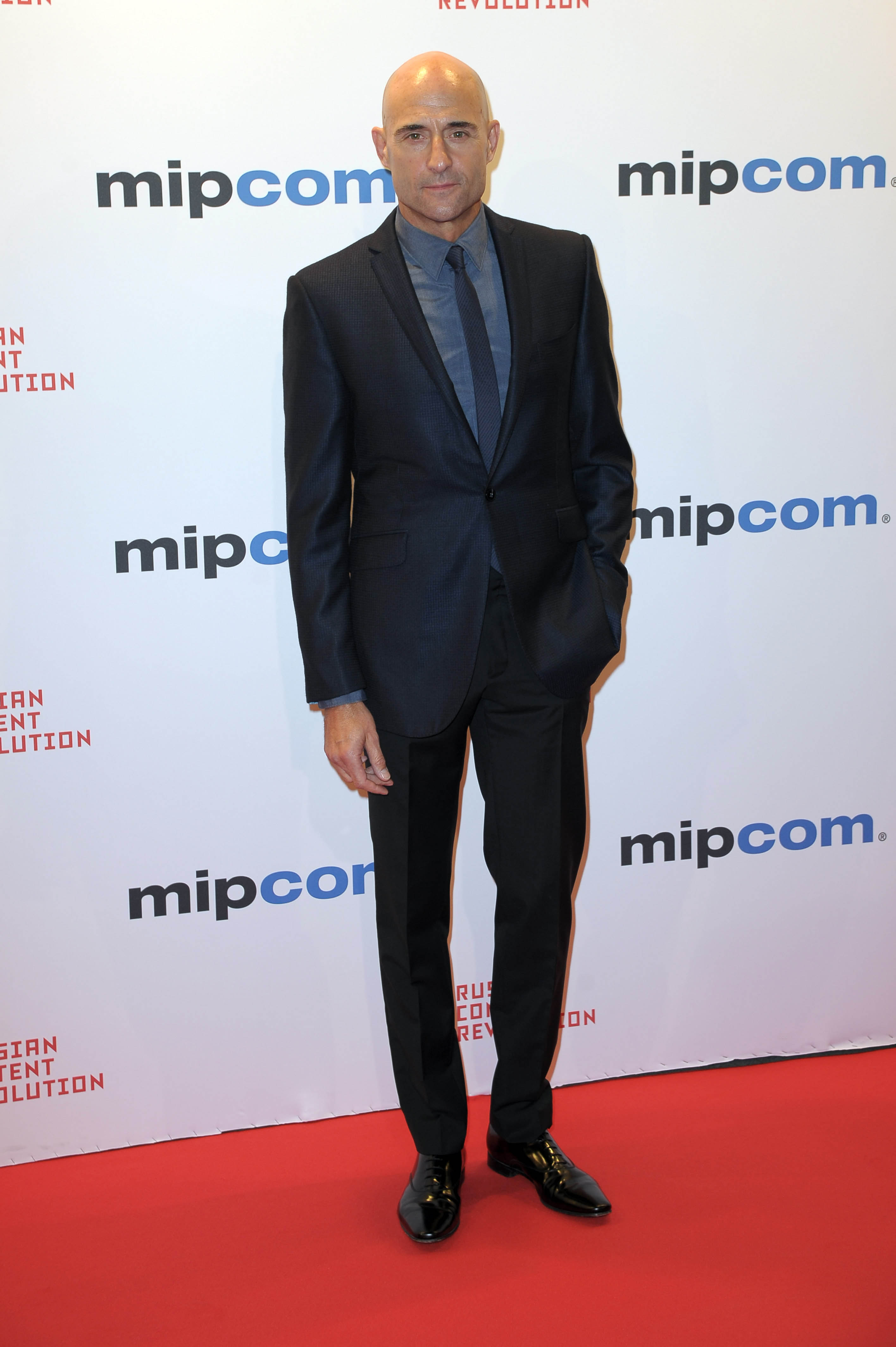 Dune: Prophecy, chi è Mark Strong che interpreta l'imperatore Javicco ...