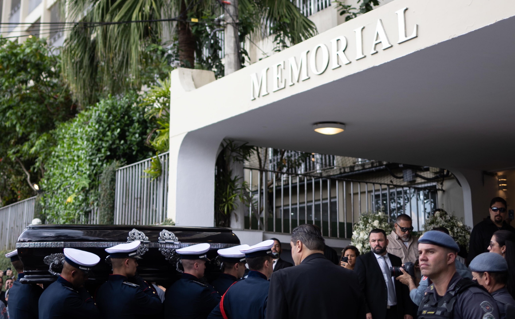 Pelé, il Brasile saluta la sua leggenda. L’addio con 230mila persone ...