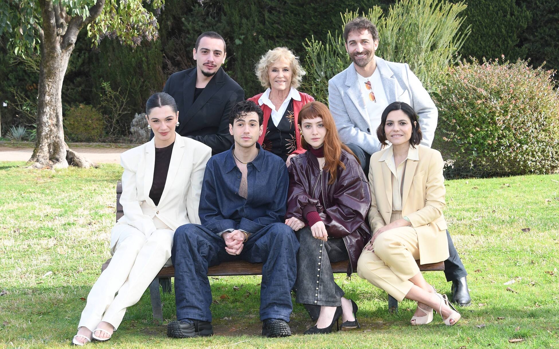 Champagne, il cast del film su Peppino Di Capri | Sky TG24