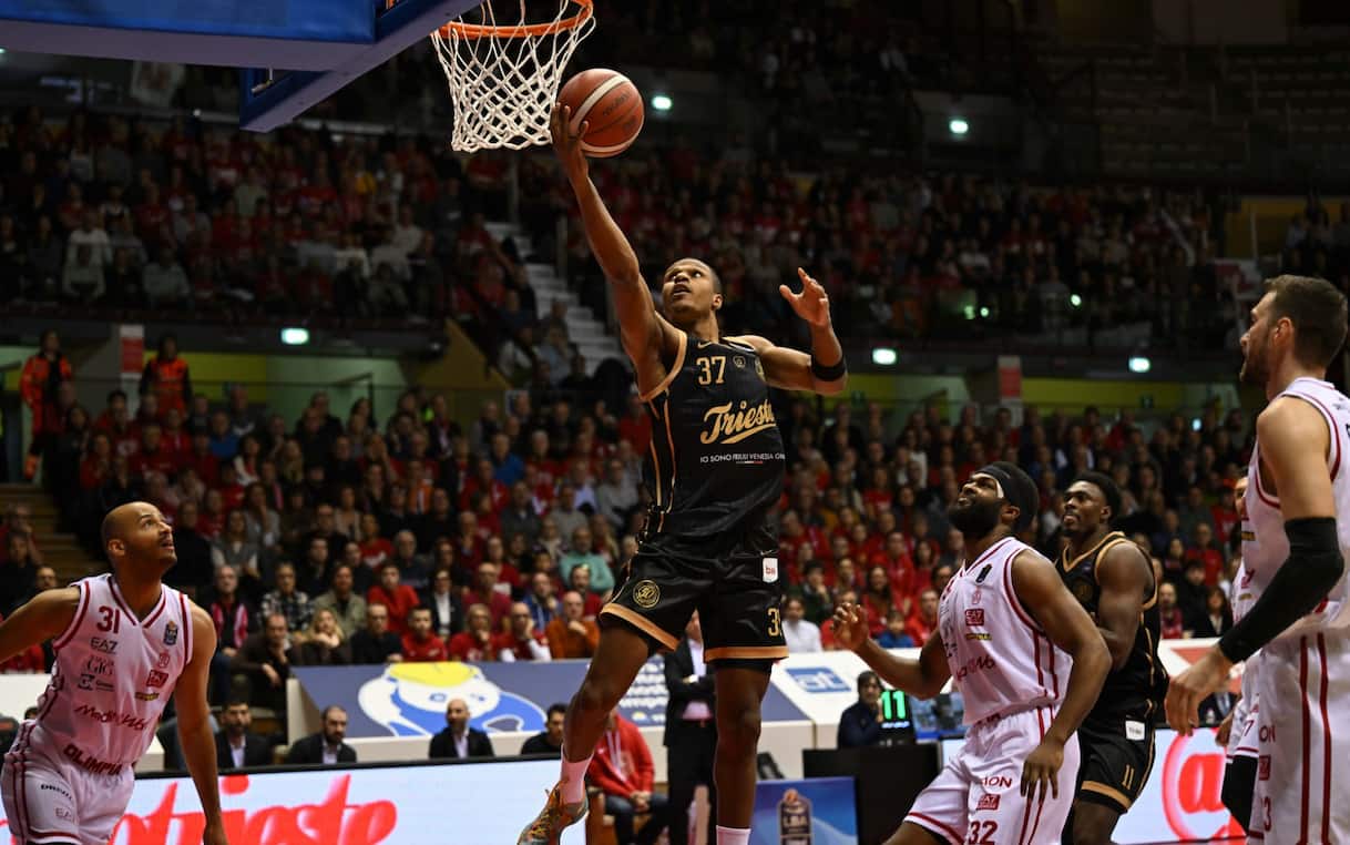 Trieste è fatale per Milano: l'Olimpia cade 86-82. Decide Ramsey | Sky ...