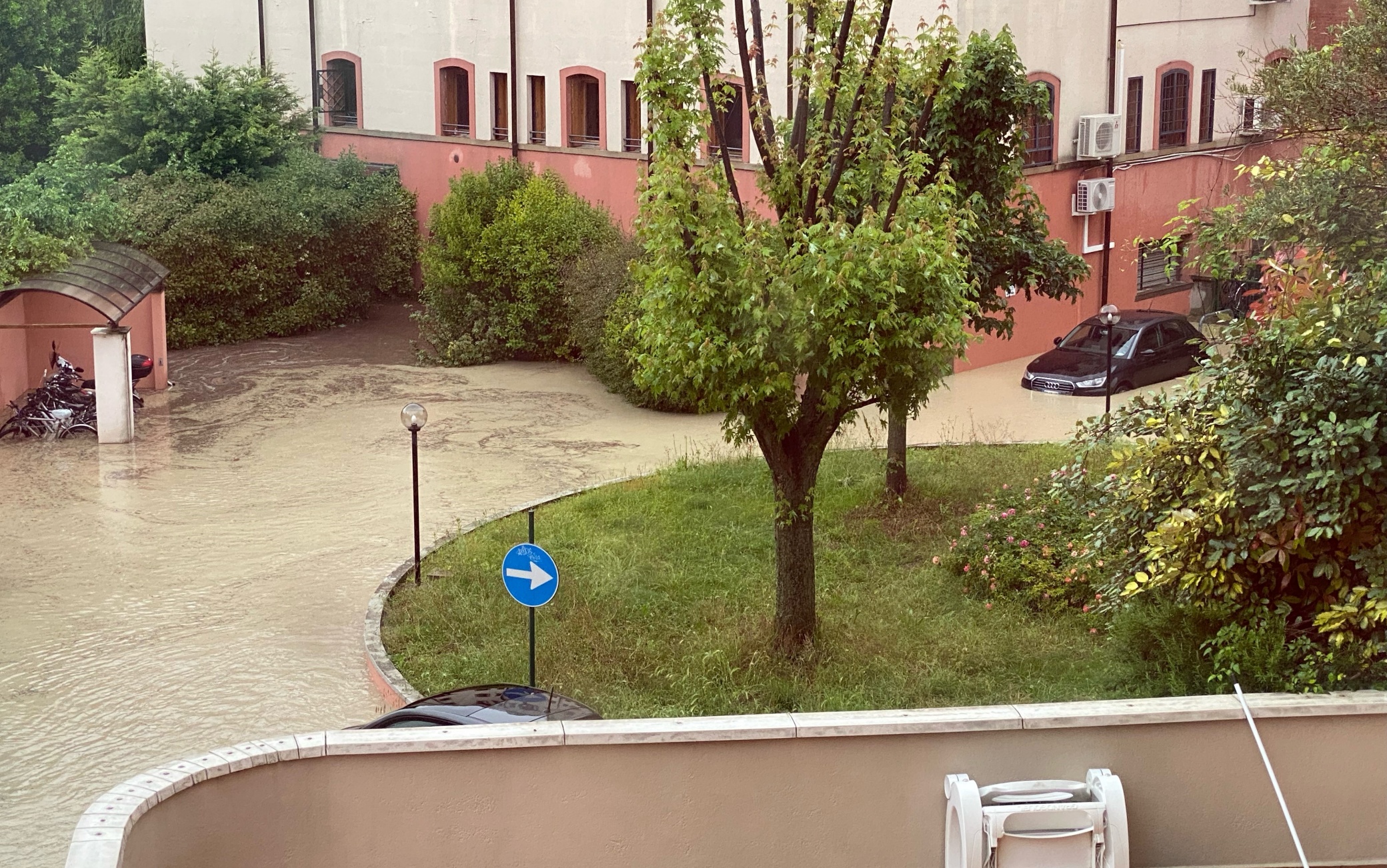 Alluvione Emilia Romagna, le foto del disastro inviate dagli utenti di ...