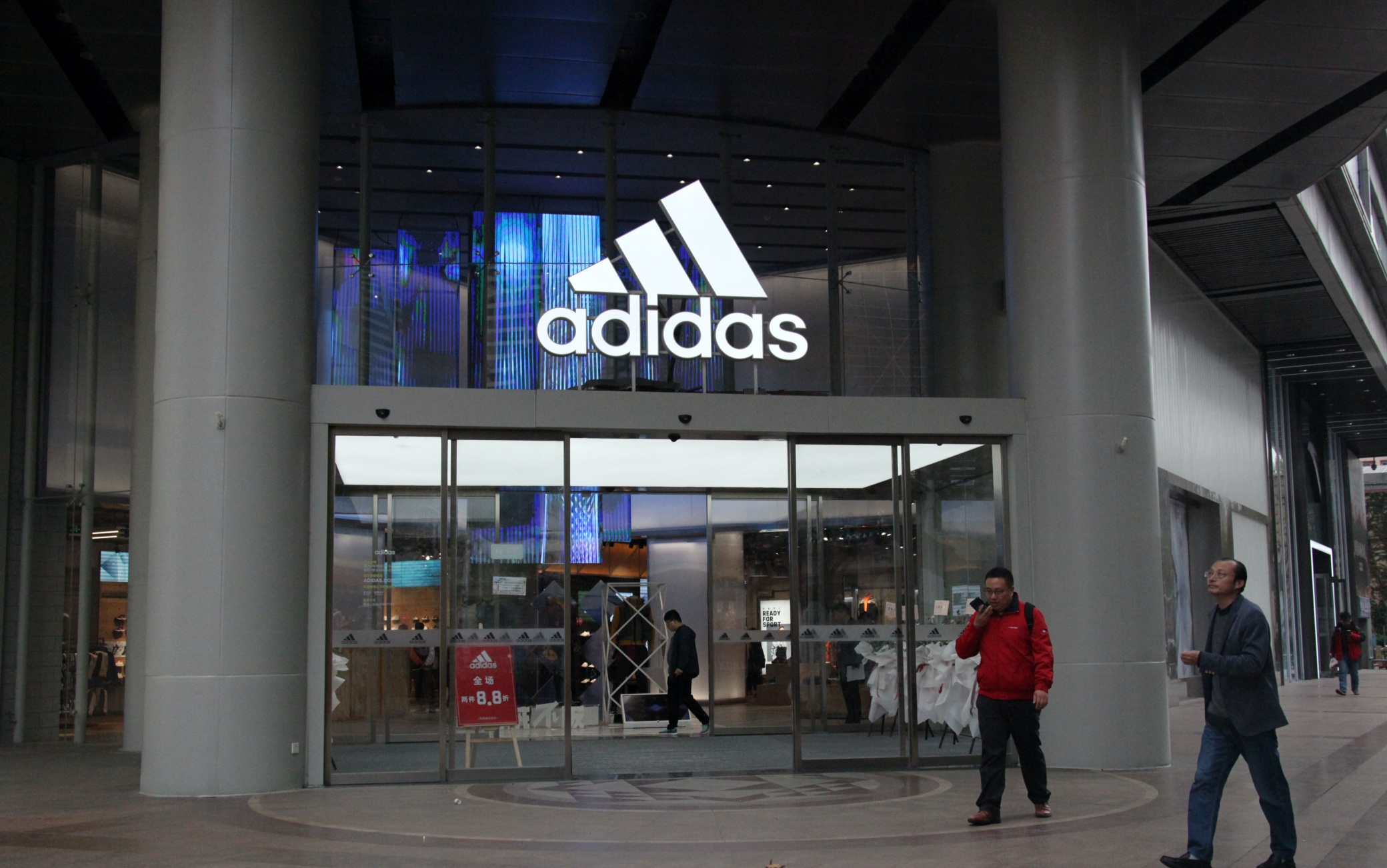 A Mantova apre il nuovo polo logistico Adidas, saranno impiegate 700 ...