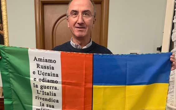 Don Antonio Romano prete di Avellino rinuncia ai voti per amore di una ...