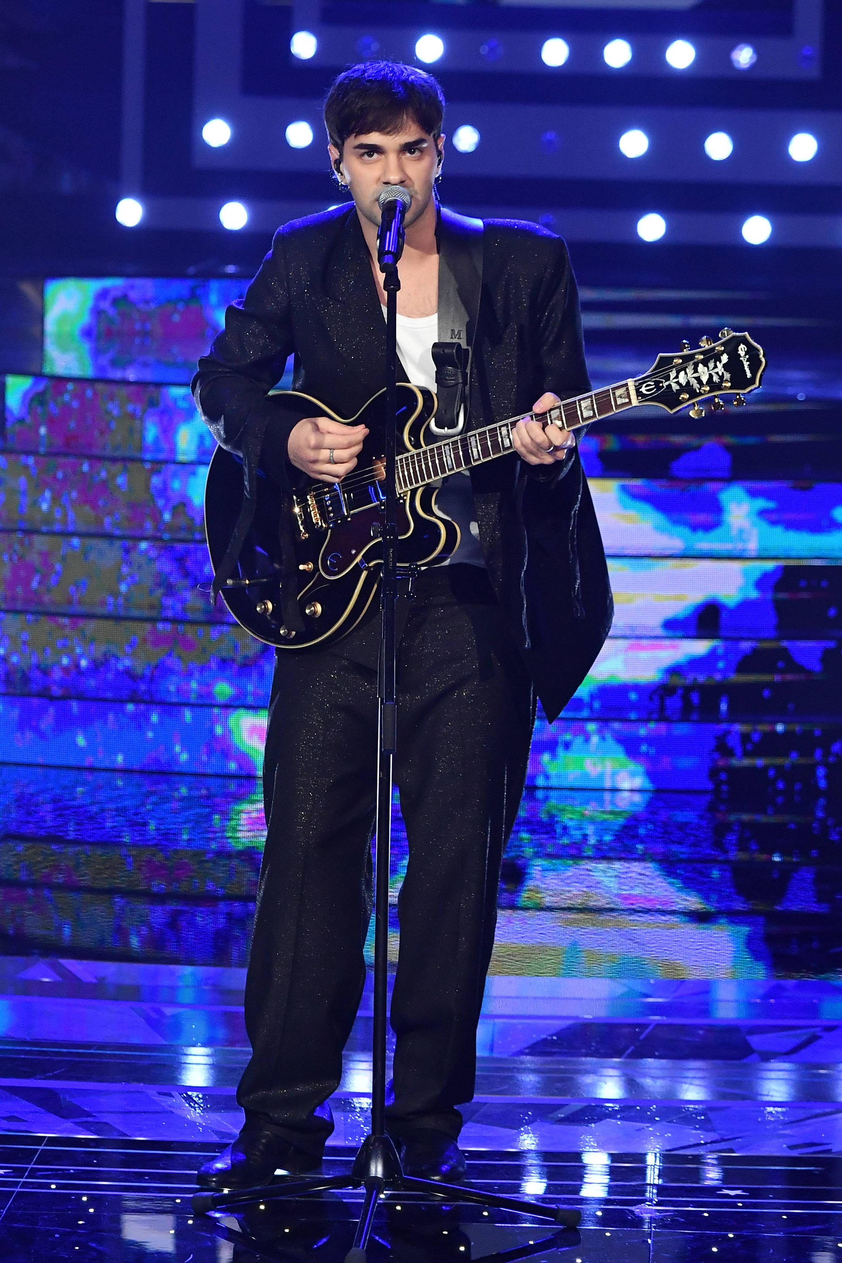 Chi è Maninni, sul palco di Sanremo 2024 con Spettacolare: la ...