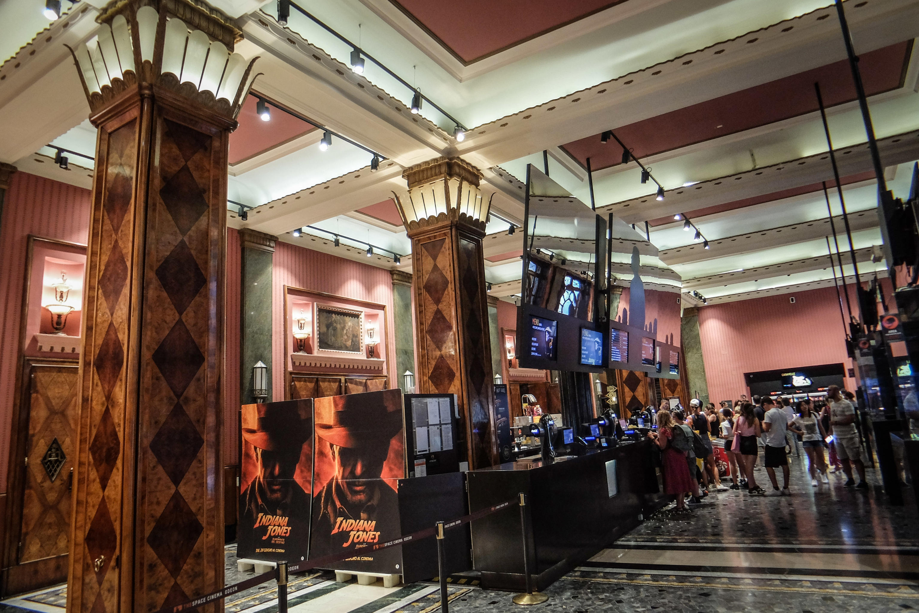 Odeon, chiude il cinema simbolo di Milano: è la fine di un'epoca | Sky TG24