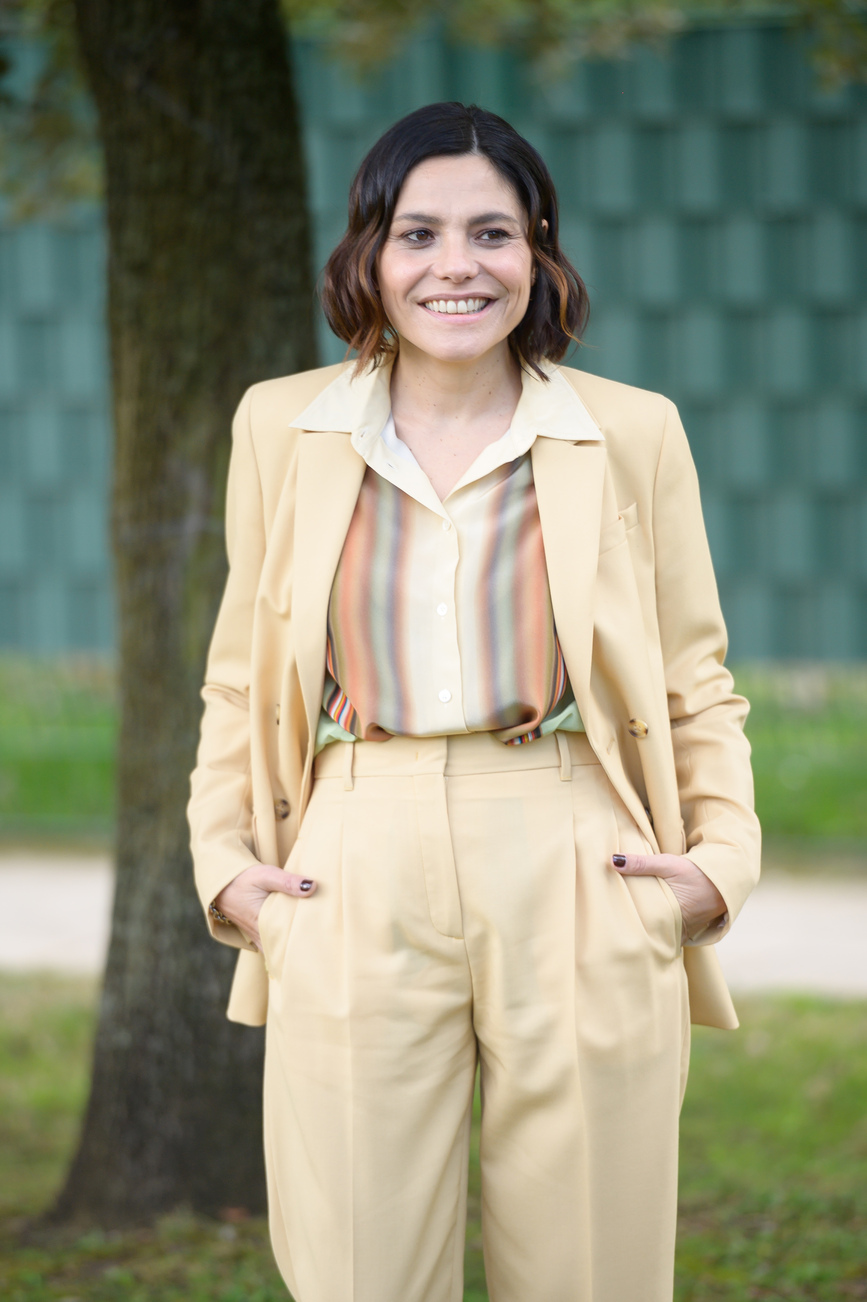 Champagne, il cast del film su Peppino Di Capri | Sky TG24